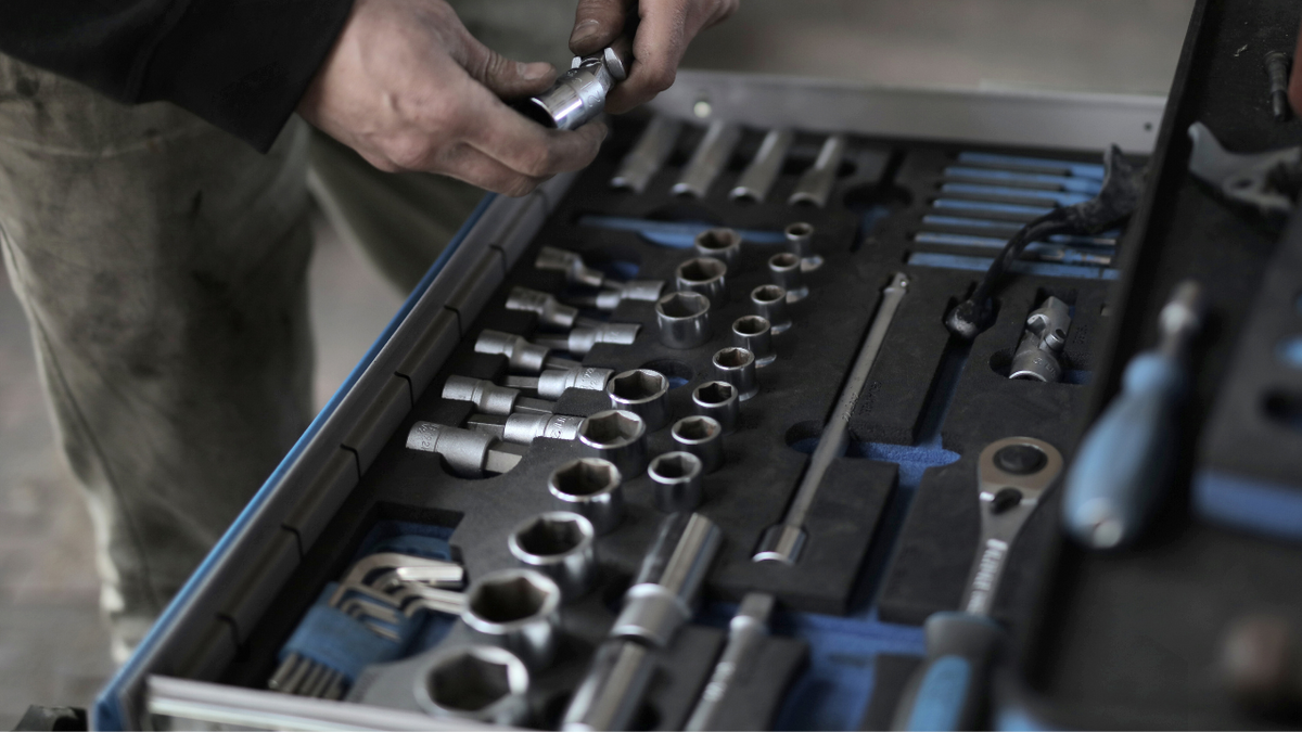 Essential Tools for DIY Car Repairs - Undercar Experts